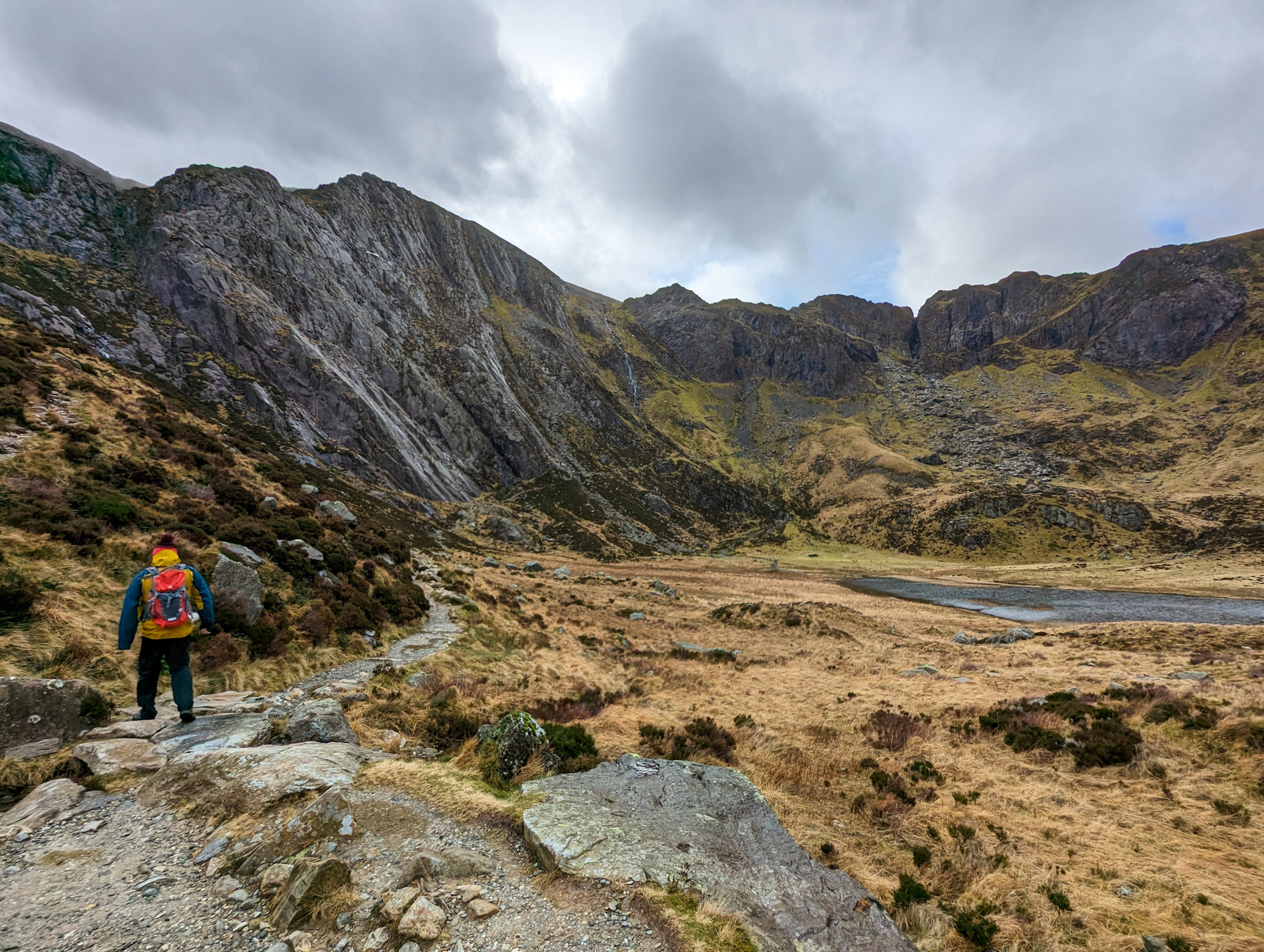 Walk Cwm Idwal and Twll Du / Devil's Kitchen - Virtually - Walk up the ...